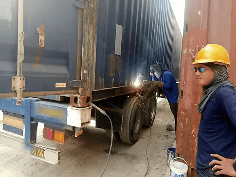 Repair on Truck | SeaContainer